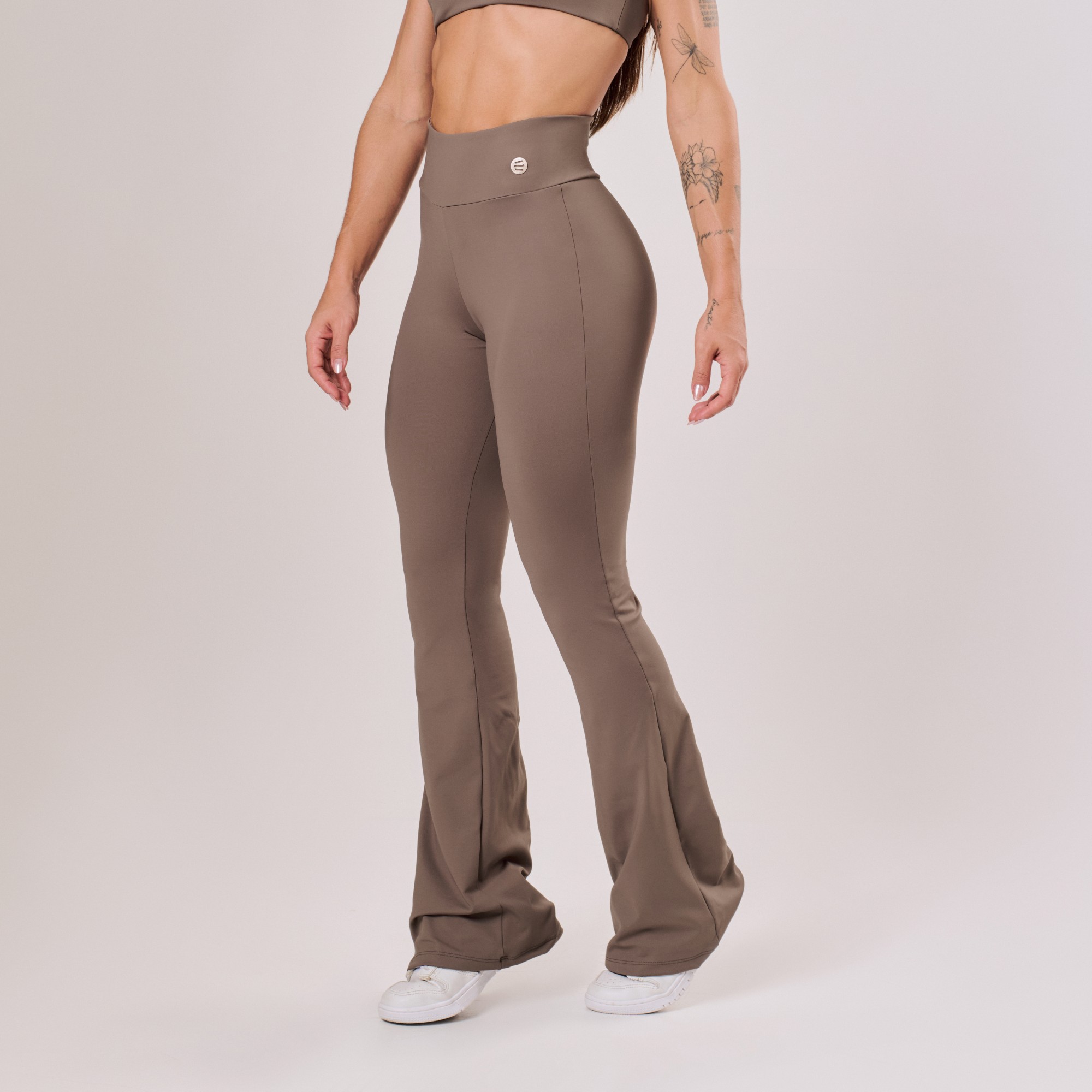 Calça Flare Castanho - Água e Luz